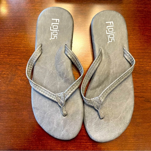 Flojos | Shoes | Flojos Womens Flip Flop Light Black | Poshmark